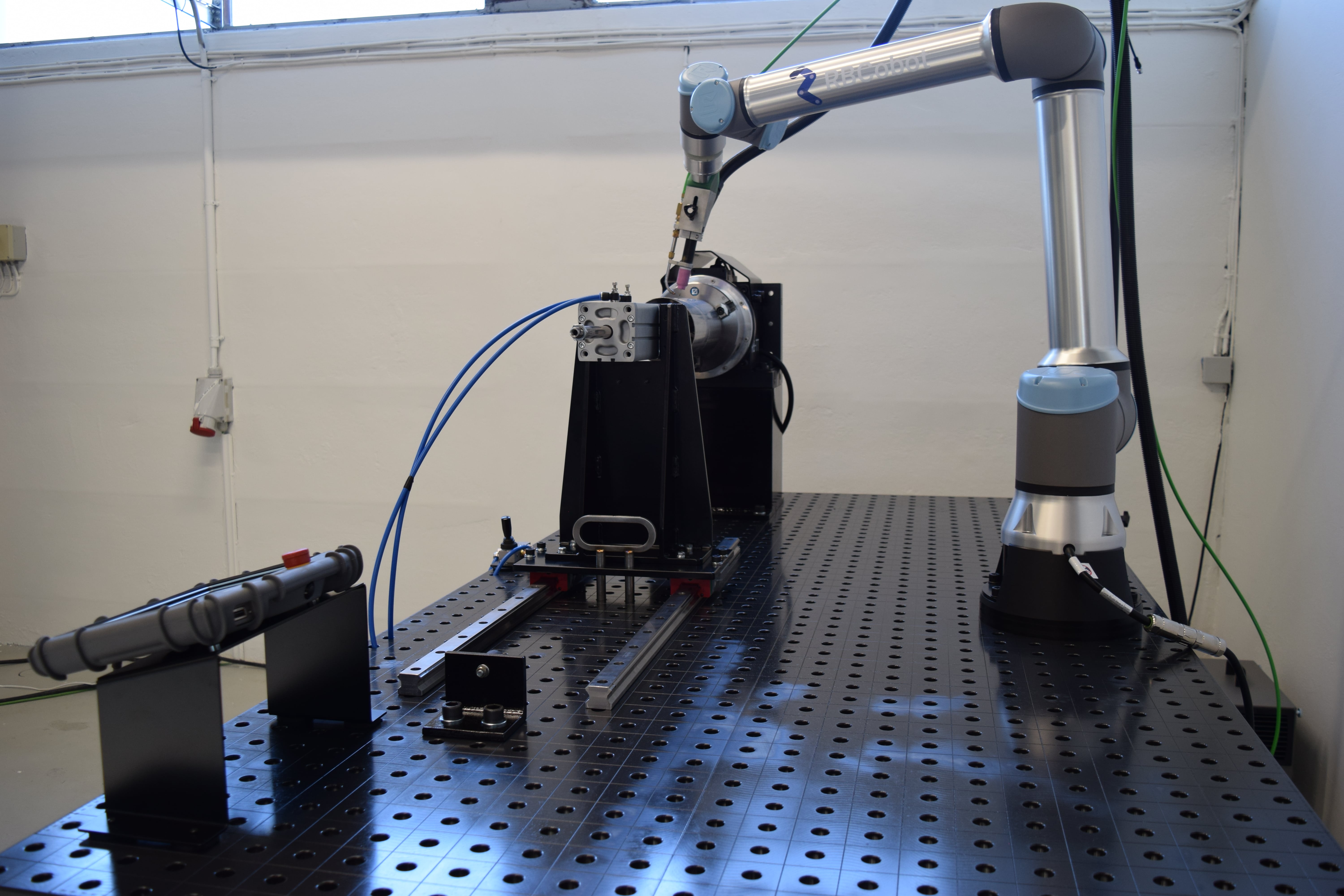 Turntable for welding robots | Uniwelco