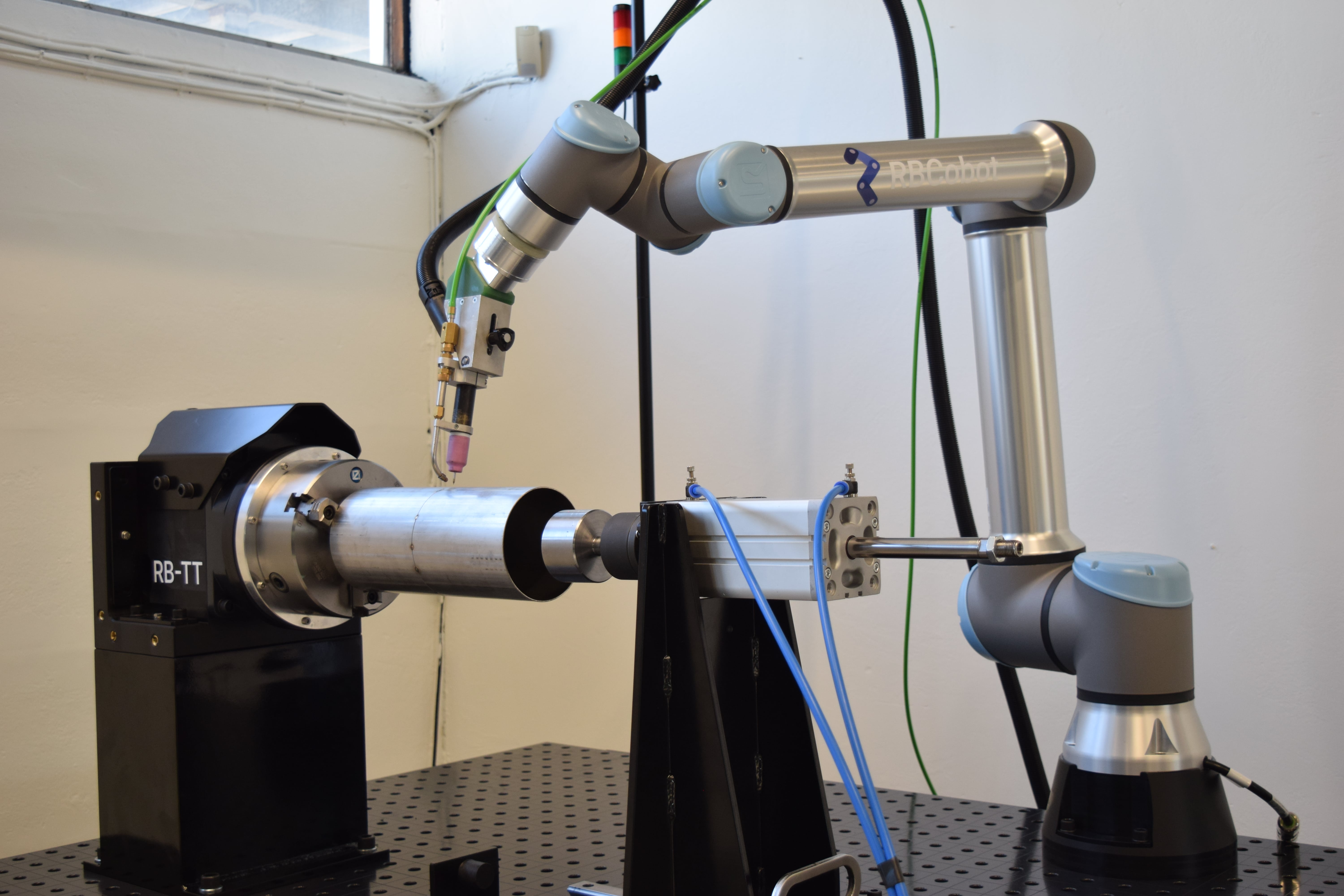 Turntable for welding robots | Uniwelco