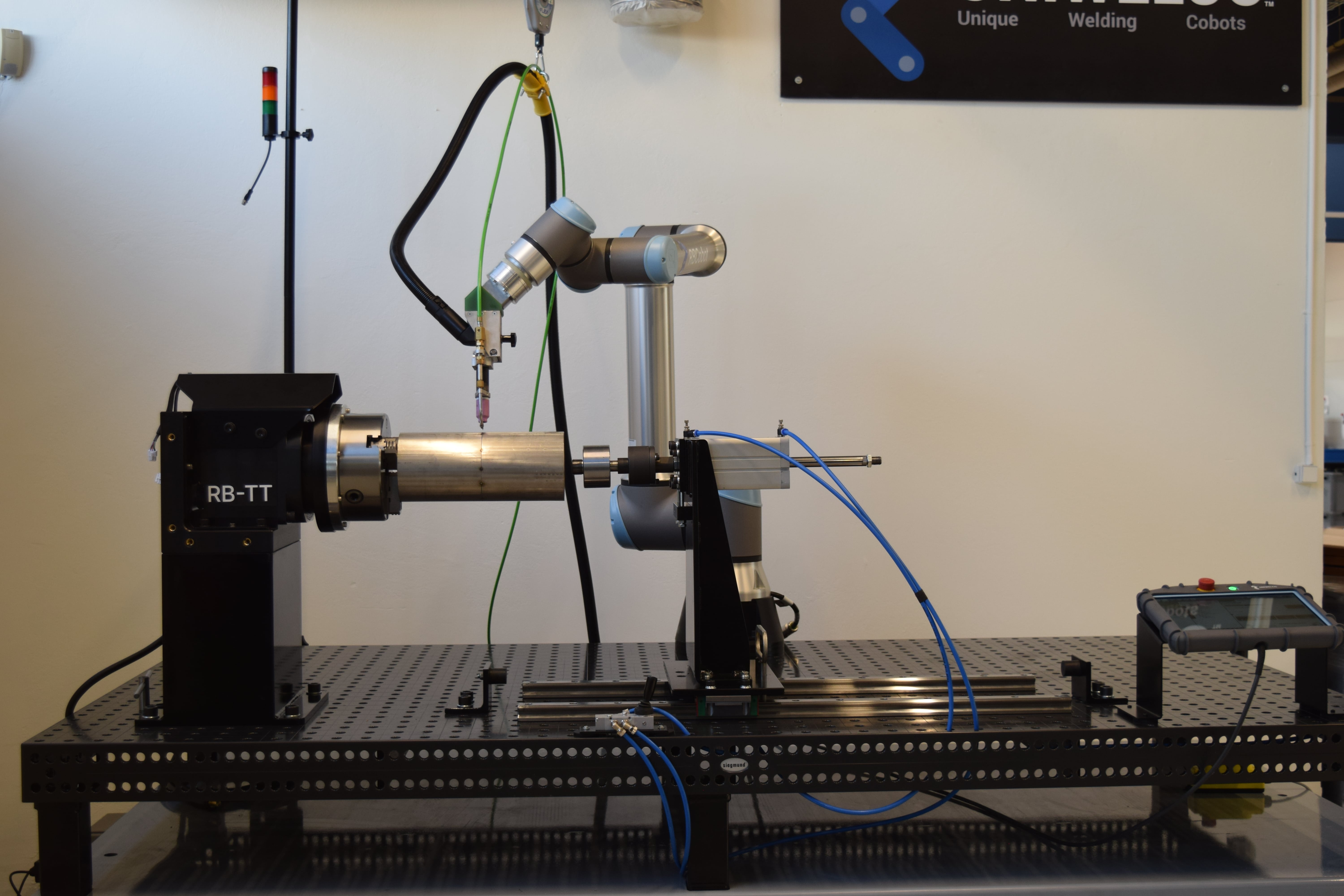 Turntable for welding robots | Uniwelco